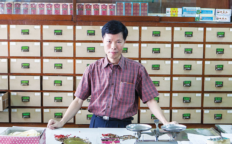 Dr. Sheng Zhong Wang physician, Chinese herbs, drug, Modern medicine ...